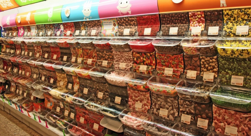Woolworths Pick-n- Mix Counter. 1964. : r/TheWayWeWere